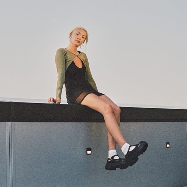 Nieve Ella | Twitter, Instagram, TikTok | Linktree